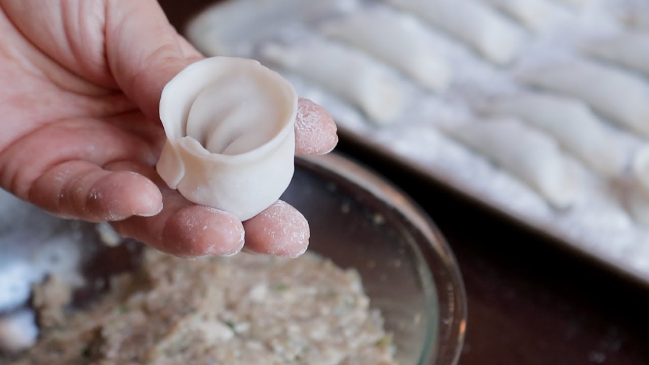 Making Homemade Mandu 만두 - YouTube
