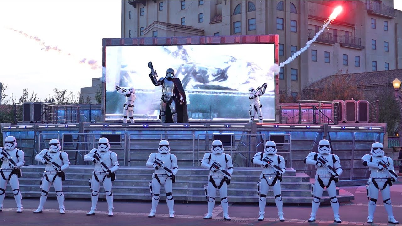 La Marche du Premier Ordre - First Order March - Disneyland Paris - YouTube