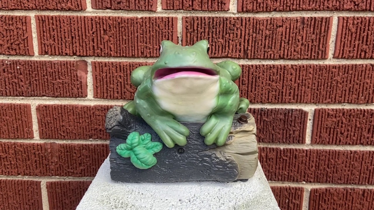 Animated Friendly Frog "Spiders & Snakes" - Gemmy 2004 - YouTube