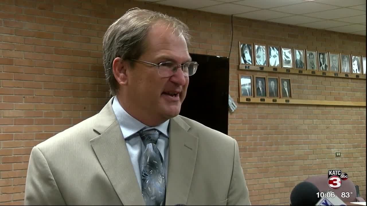 VPSB unanimously elects Tommy Byler as next superintendent - YouTube