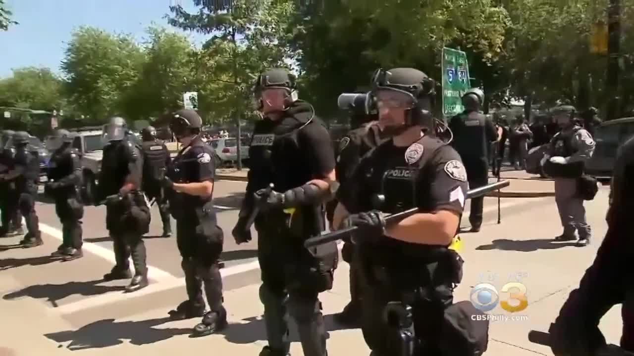 Clashes Turn Violent Between Right-Wing Group, Antifa In Portland - YouTube