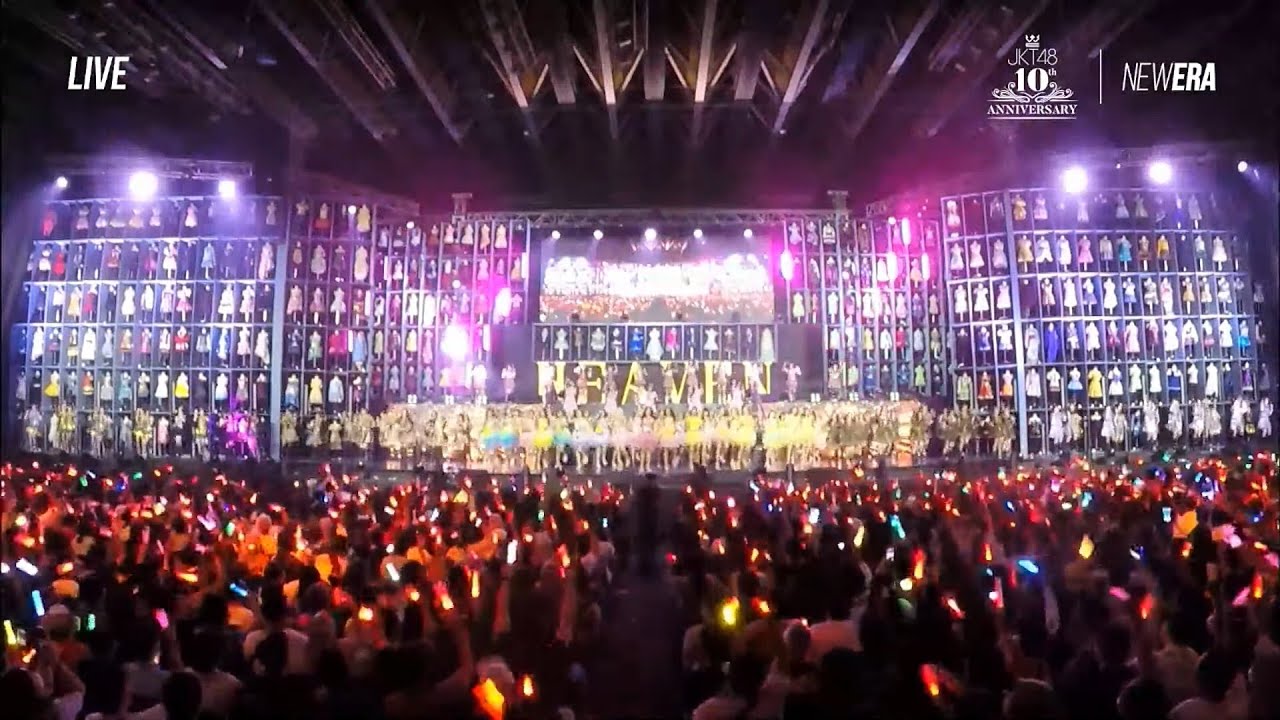 JKT48 - Heavy Rotation at JKT48 10th Anniversary Concert - YouTube