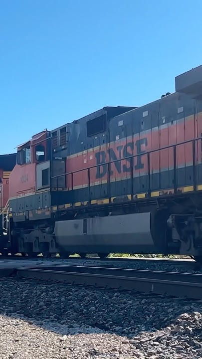 H1 Dash 9 trailing on BNSF Manifest train!! #bnsftrains #bnsfrailway #bnsf - YouTube