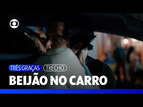 Gerluce e Paulinho não perdem tempo e dão beijão no carro do policial | Três Graças | TV Globo