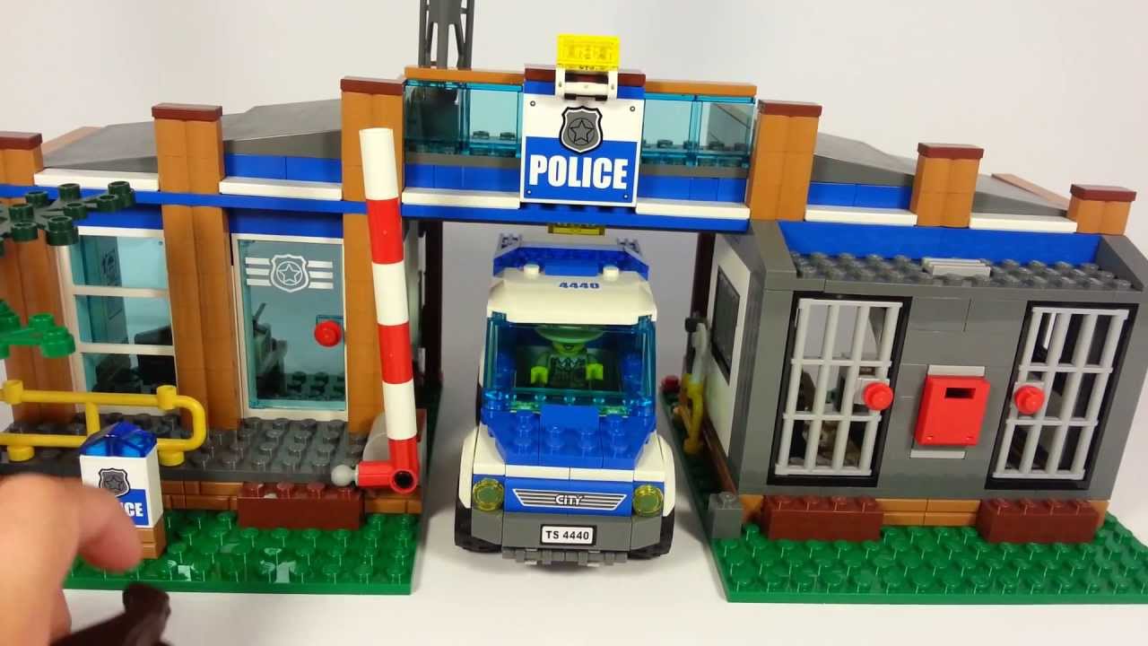 Benjamin Reviews Lego Forest Police Station (4440) - YouTube