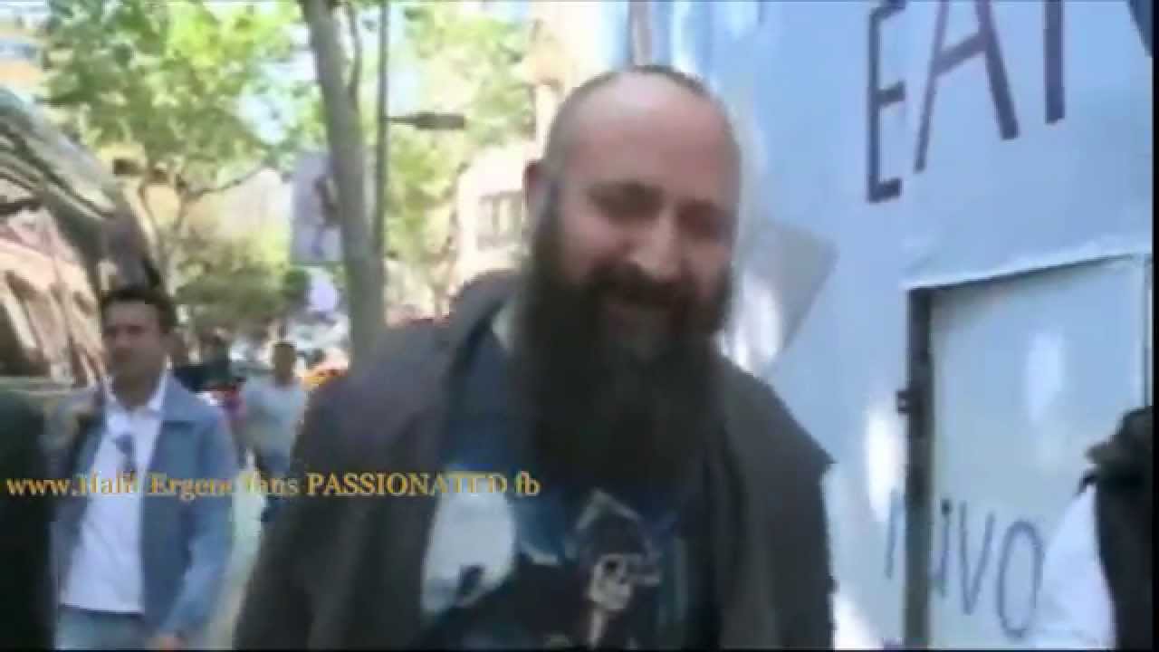Halit Ergenc & Ali... at Nisantasi (the little monkey) 13/5/2014 - YouTube