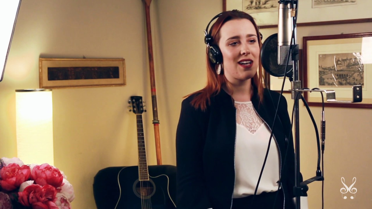 DEBBY - "Fly me to the moon" cover - YouTube