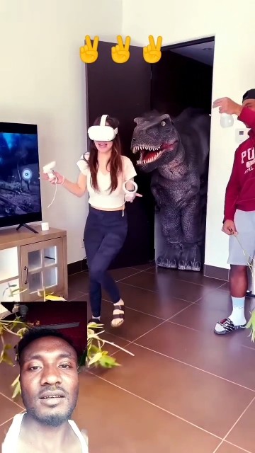 When VR Games Go Wrong: Funny Prank😬#funny #youtubeshorts #comedy #shorts #subscribe - YouTube