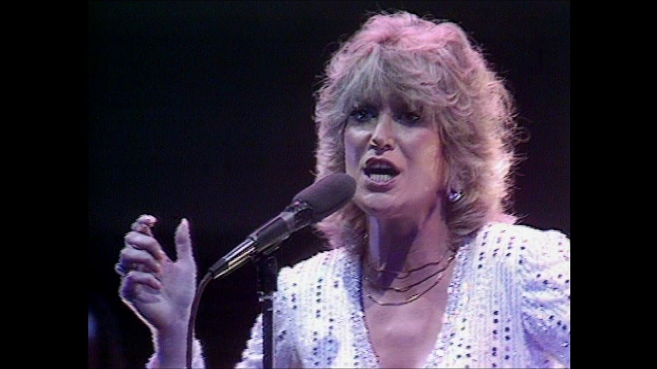 Dusty Springfield - You Don't Have To Say You Love Me. Live 1967 - YouTube