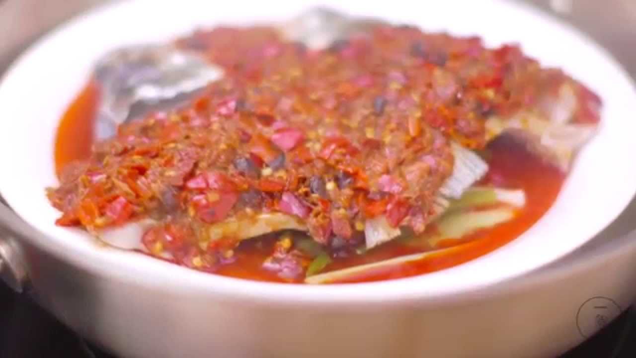 How to Cook Steamed Fish Head with Chopped Pepper 剁椒魚頭 - YouTube