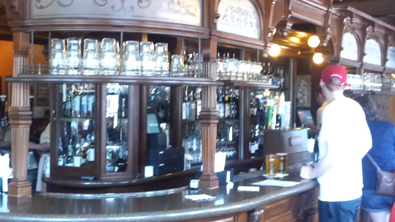 The Rose & Crown Pub at Epcot Center Walt Disney - YouTube