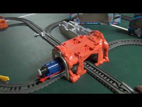 Trackmaster Thomas Revolution Showdown - YouTube