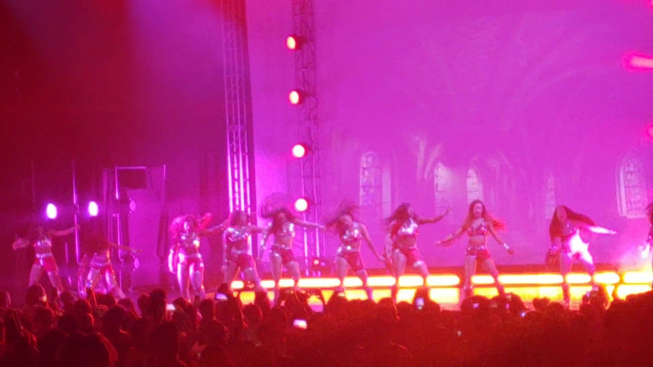 Bring It Live Tour( Dancing Dolls) - YouTube