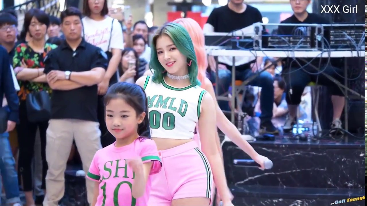 180322 낸시 Nancy 모모랜드 MOMOLAND '뿜뿜 BBoom BBoom' @원광대 신입생 환영회 4K 60P 직캠 by DaftTaengk - YouTube