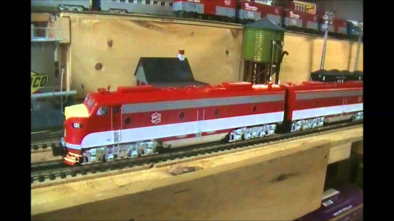 Lionel MKT E8 A-A Diesel Set W/Legacy - YouTube
