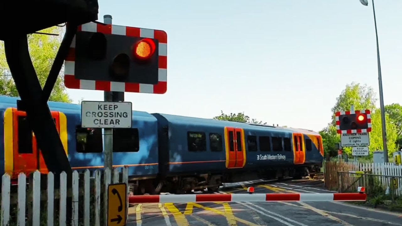 Milford Level Crossing, Surrey - YouTube