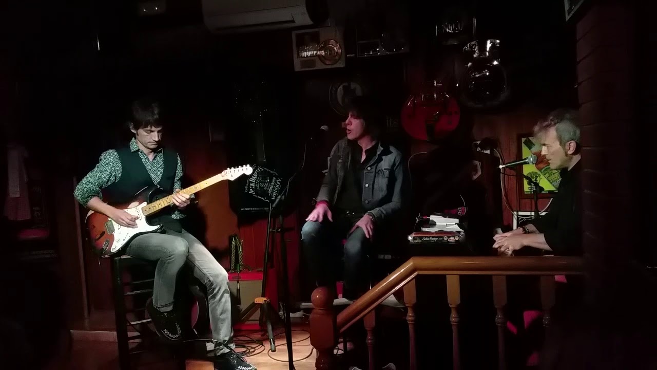 SMOKING STONES - Trio. " Hide your love". Barcelona - YouTube