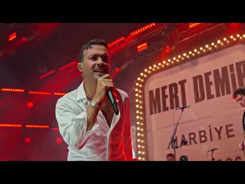 Mert Demir - Güz Gülleri (Live At Harbiye)