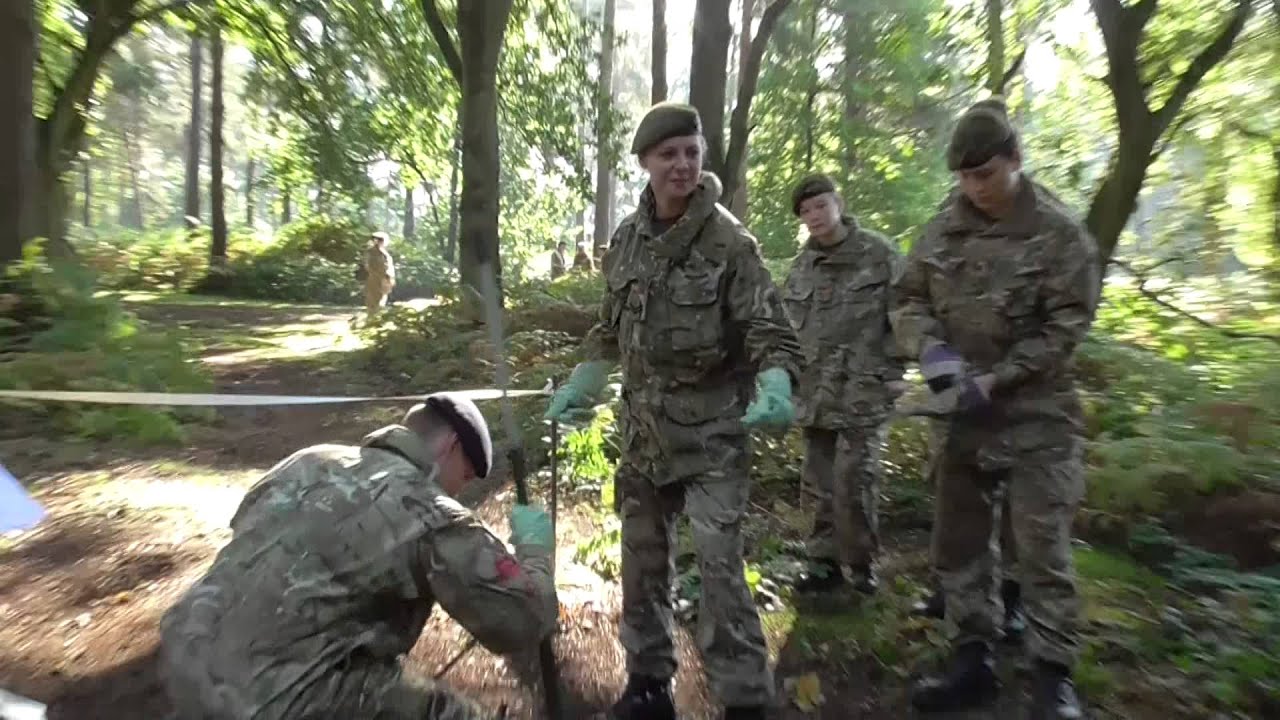 B Coy REME Landrover Pull Film - YouTube
