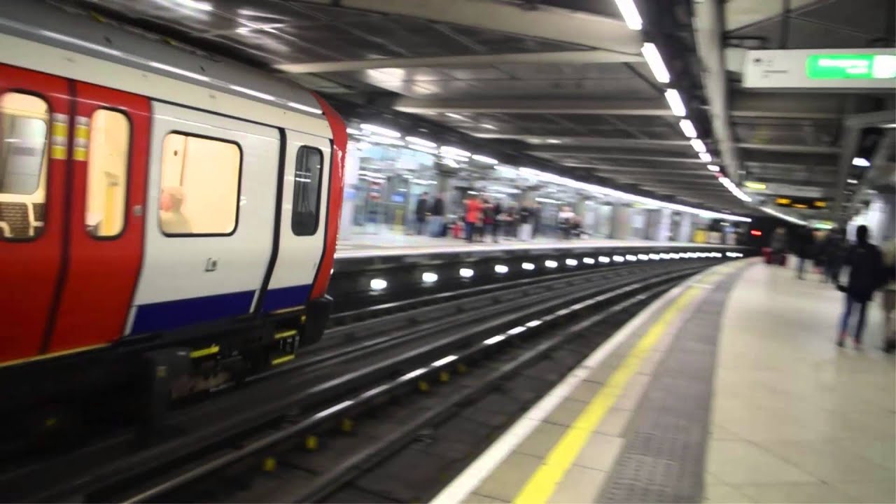London underground S7 stock's at Westminster - YouTube