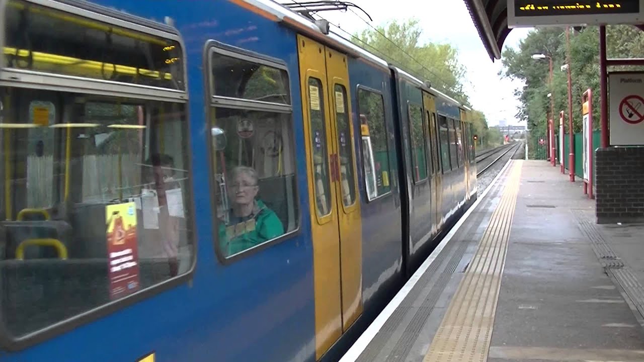 Tyne and Wear Metro - Metrocars 4040 and 4039 departing Walkergate ...