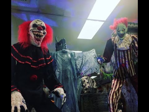 Spooky Robot Clowns (Spirit Halloween Animatronics Spotlight) - YouTube