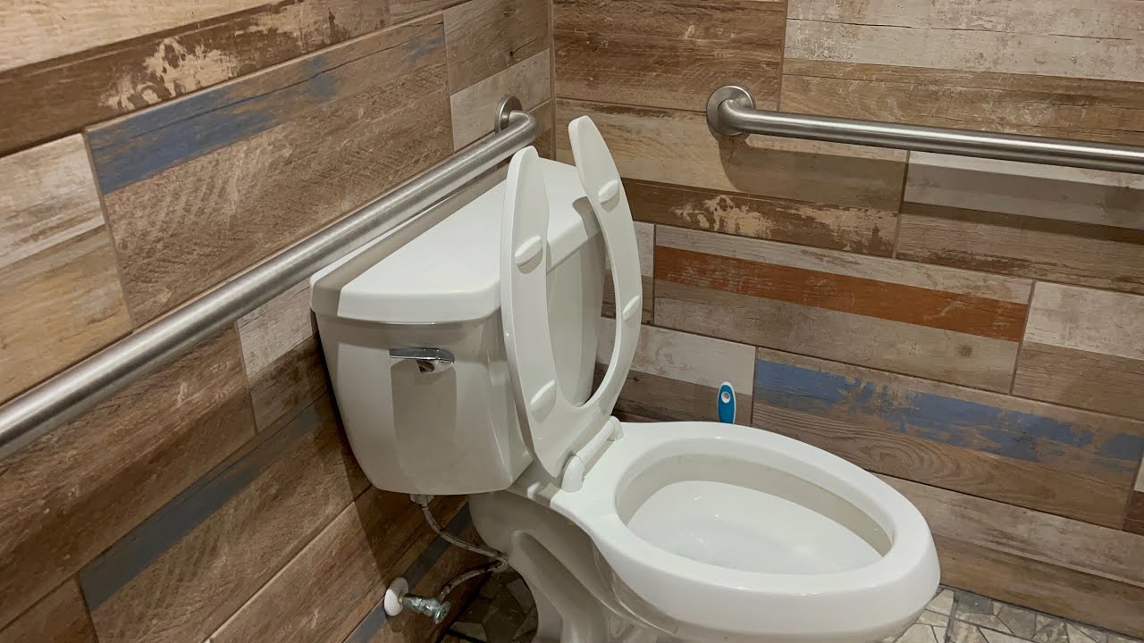 Seafood men restroom - YouTube
