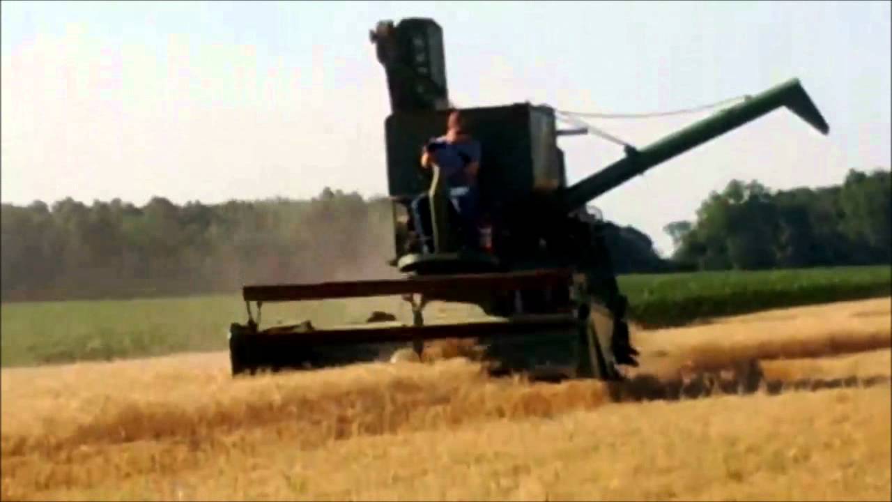 John Deere 45 combine Wheat Harvest - YouTube