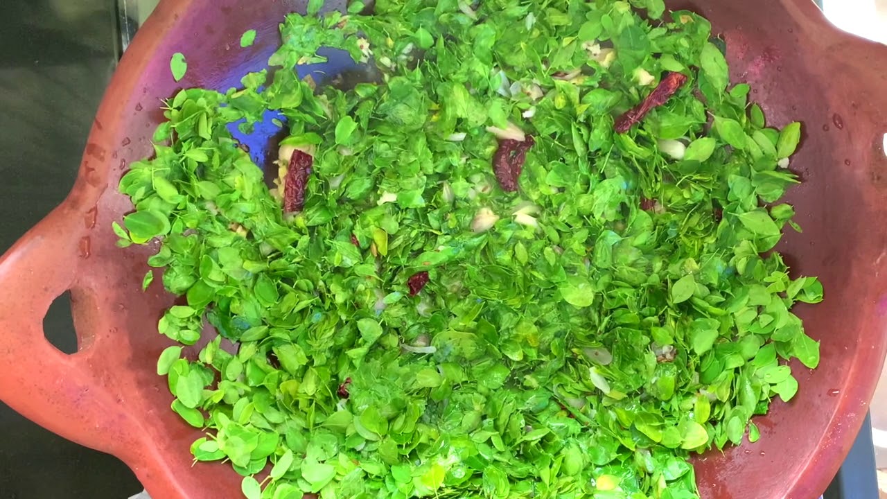 Veg : Stir Fried Moringga Leaves in Shredded Coconut /Murunggai Keerai ...