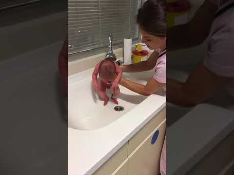 Bebek nasıl yıkanır...