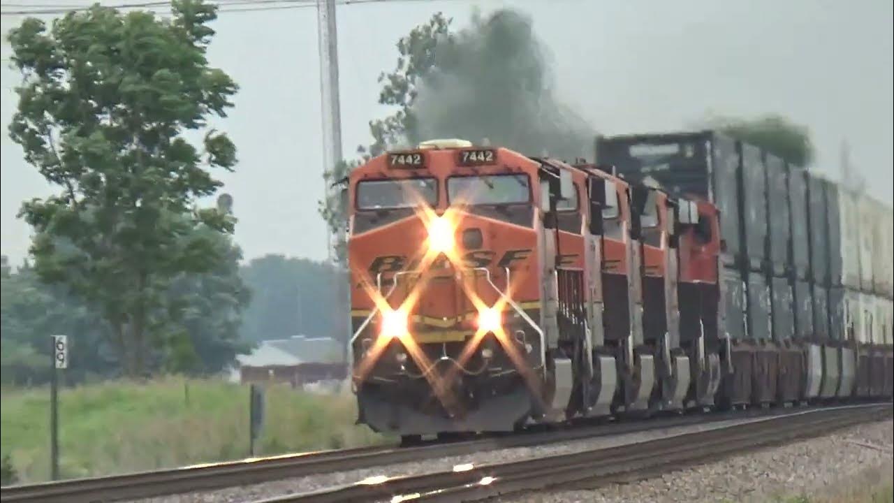 BNSF Intermodal Train Flying By Near Mazon, Illinois 6/26/23 - YouTube