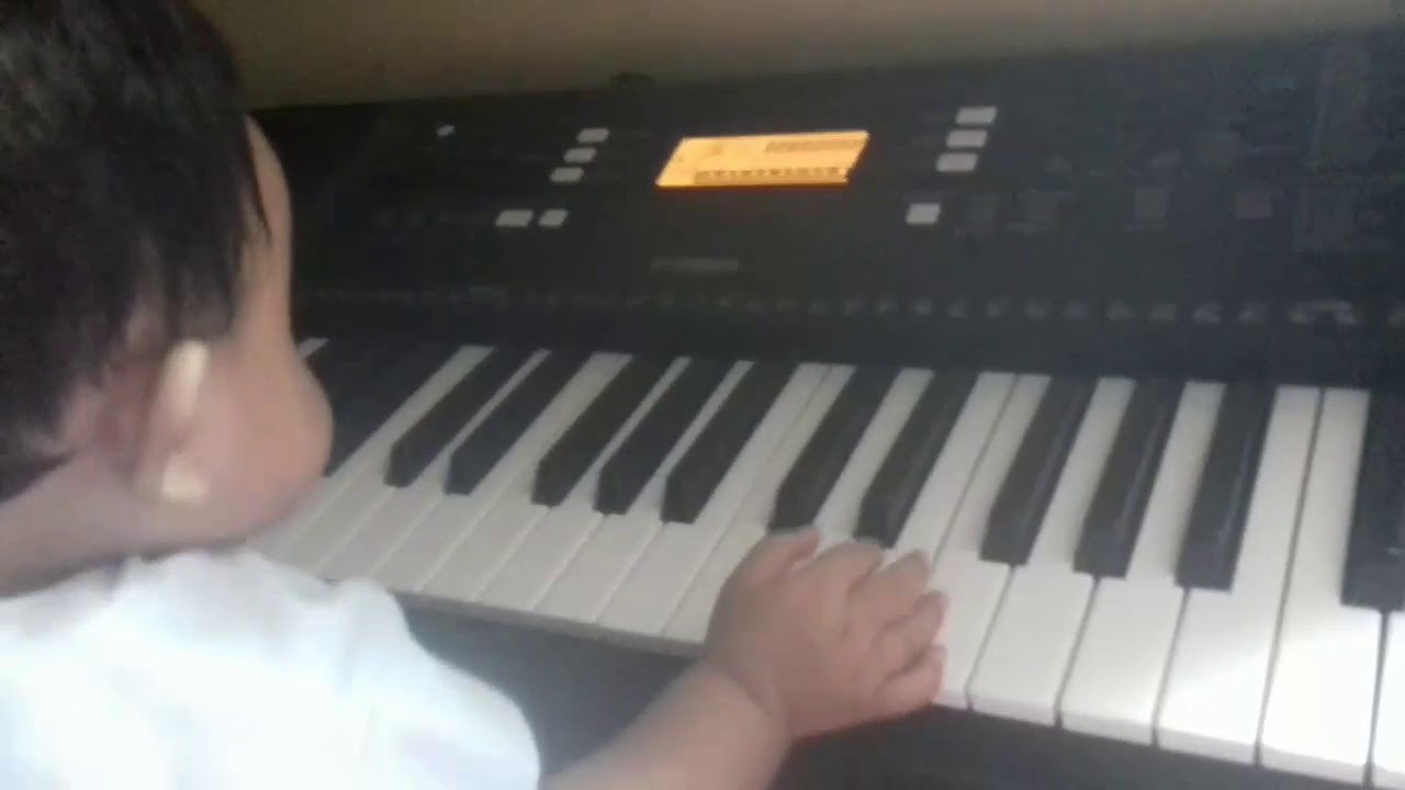 Anak kecil main Keyboard - YouTube