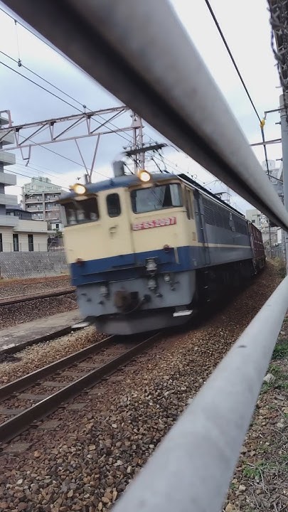 とてもレトロ！！今はなきEF65 2097号機牽引75レ 住吉駅通過！！ - YouTube