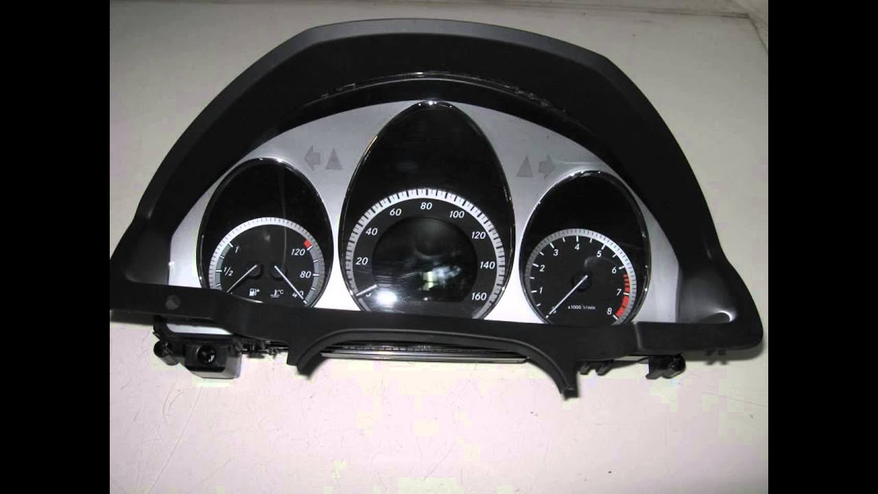 2011 Mercedes C300 Speedometer / Instrument Gauge Cluster ID ...