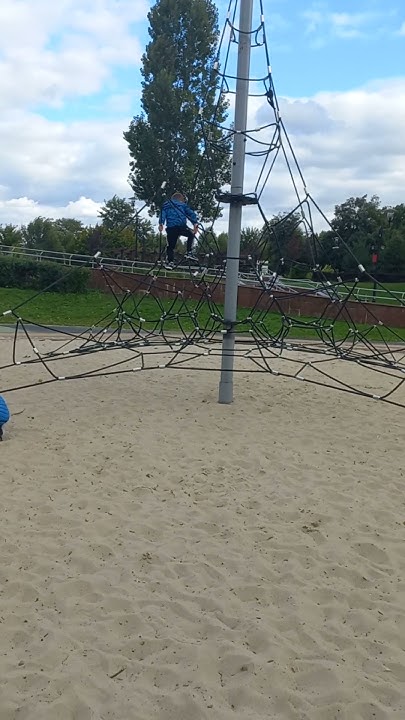 Парк Наталка на оболонській набережні Неймовірне місце для діток і