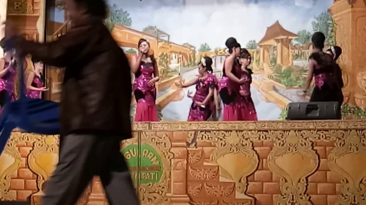 Kethropak mbok emban "Hanoman Obong" - YouTube