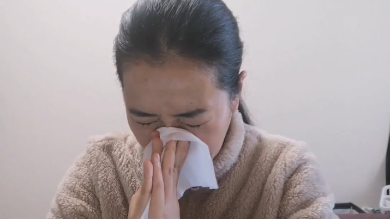 Female japanese sneeze and blowing their noses I Part 4 I くしゃみ - YouTube