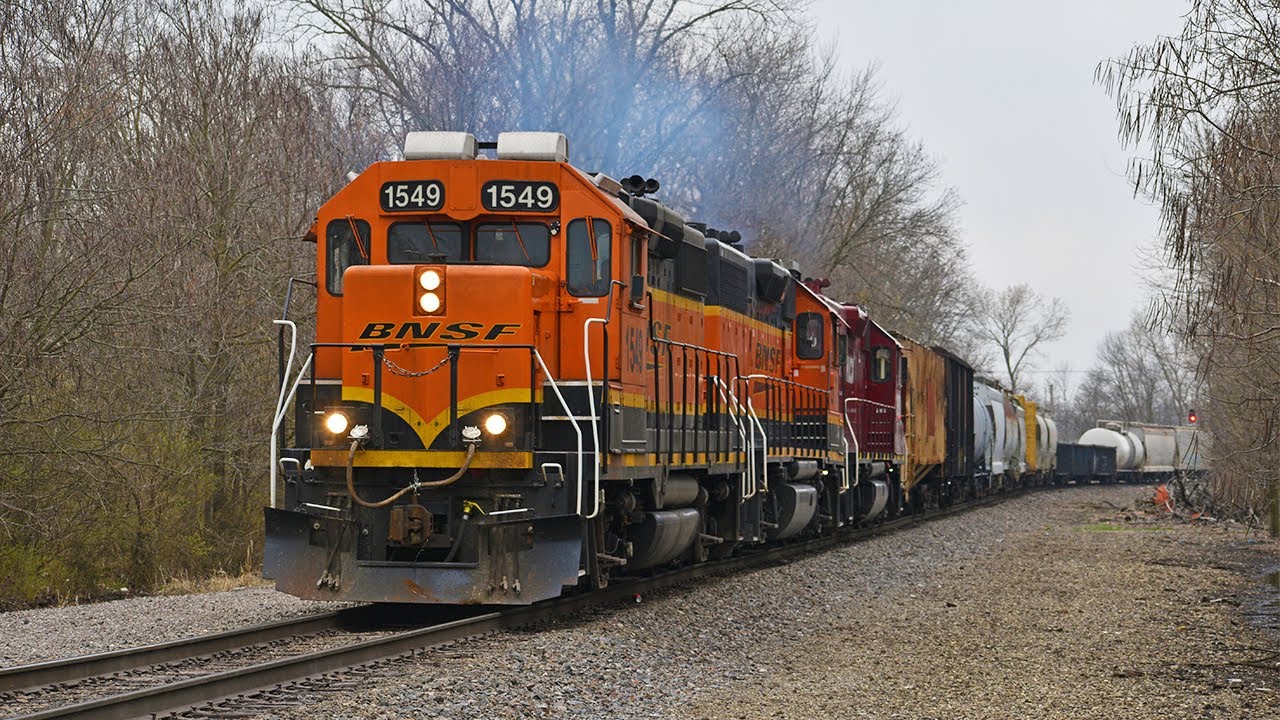 3/24/20 - BNSF GP28P-2 1549 leads BNSF LCHI6571 - YouTube