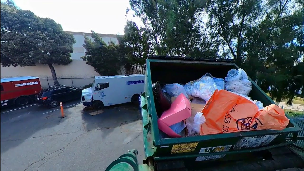 Waste Management Autocar/Heil Freedom half pack garbage truck dumping ...