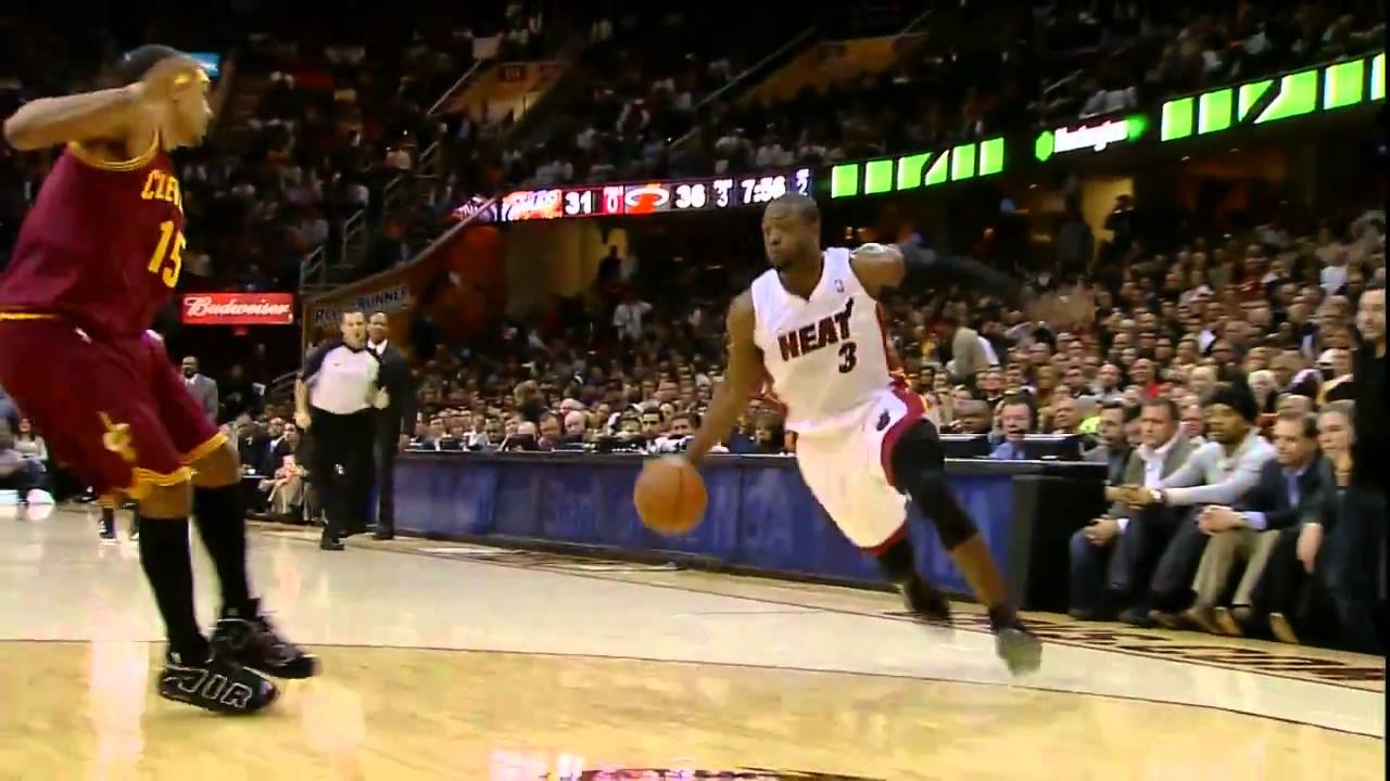 Dwyane Wade dunk on Varejao (again) and Moon in 2010 (HD) - YouTube