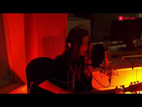 Zala Kralj - Bela klop [Jutranji koncert pri Andreju]