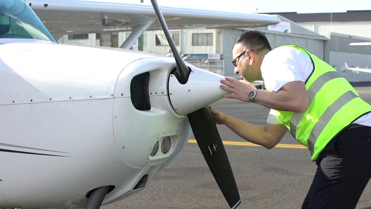 Melbourne Flight Training School Interair, Pre flight Inspection C-172 - YouTube