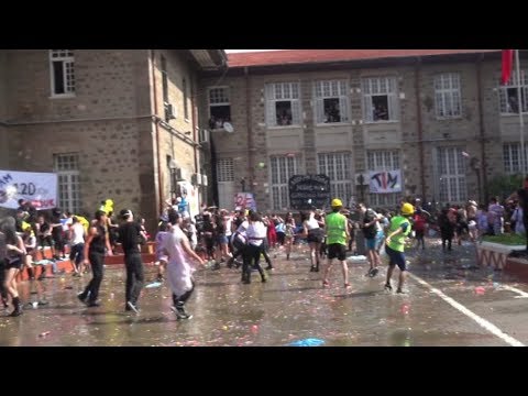 İzmir Kız Lisesi 2018 Mezunları Su Savaşı