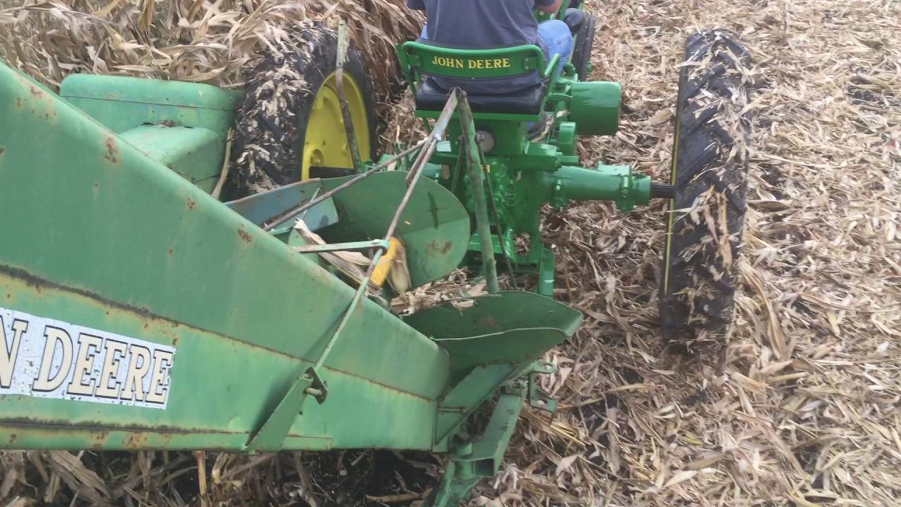 ear corn picking - YouTube