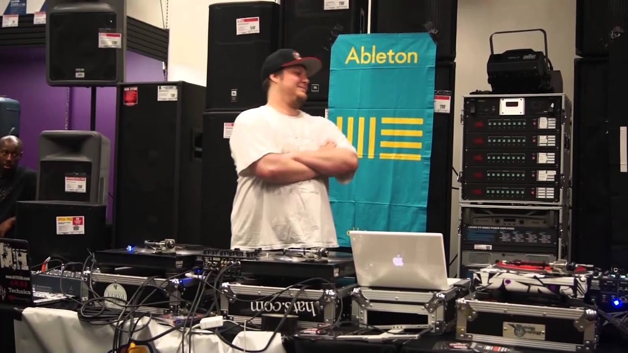 Who's the best DJ??? #djbattle #battledjs #beatjuggling - YouTube