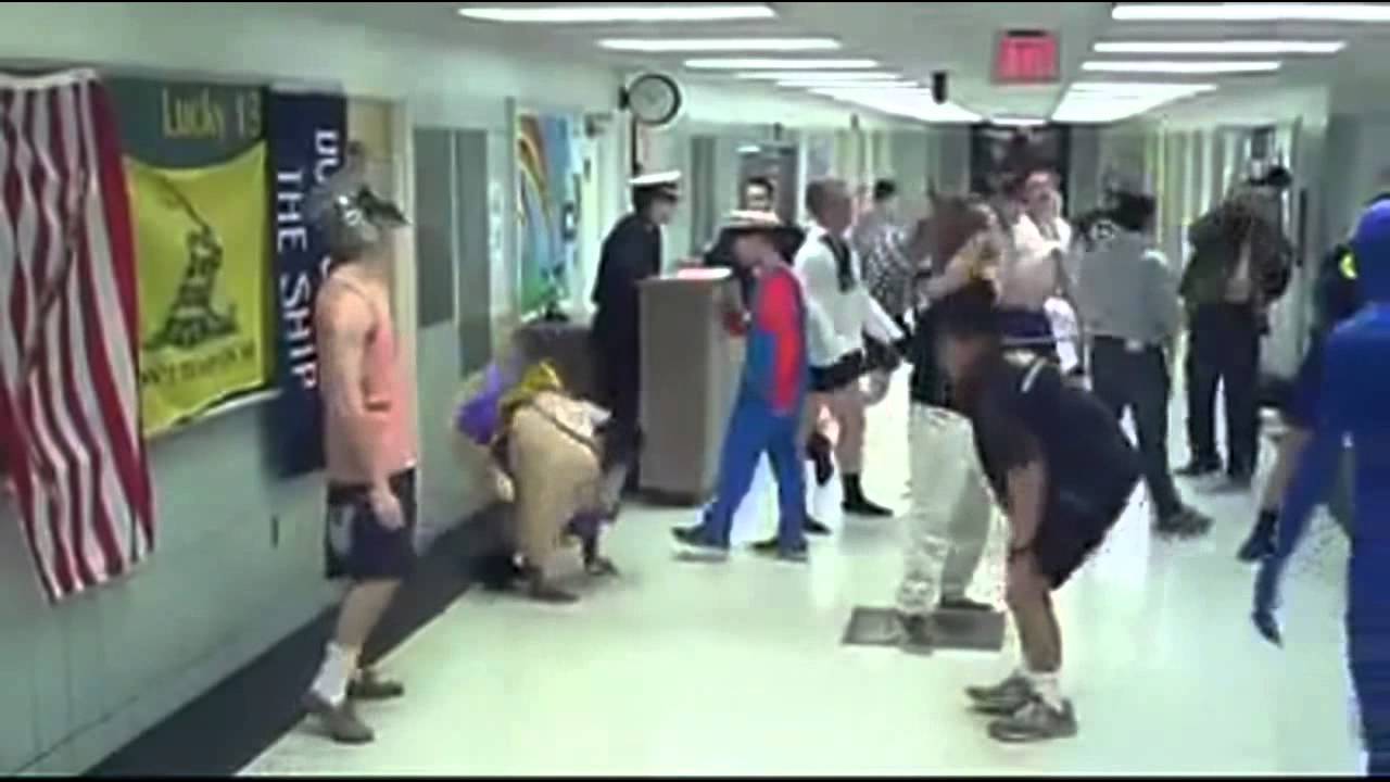 The Harlem Shake Army Edition Compilation US, British, Norwegian - YouTube