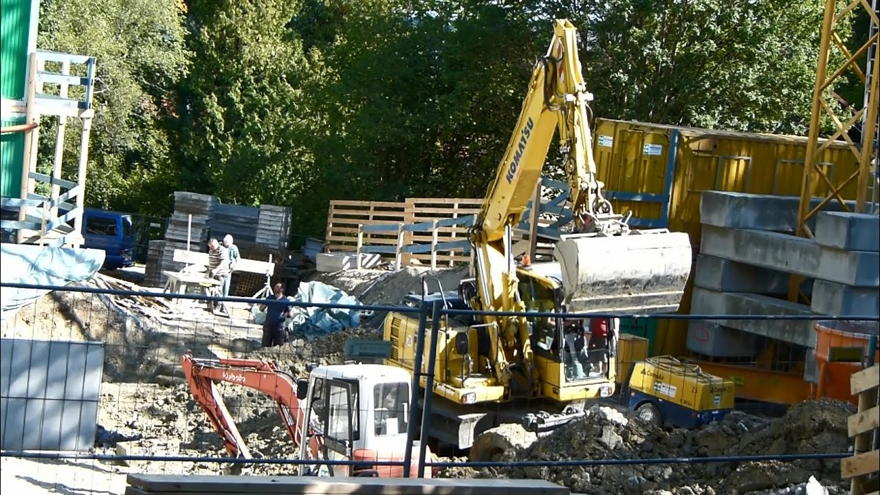 Bagger im Einsatz / Bagger in Aktion - Kurzes Baggervideo - YouTube