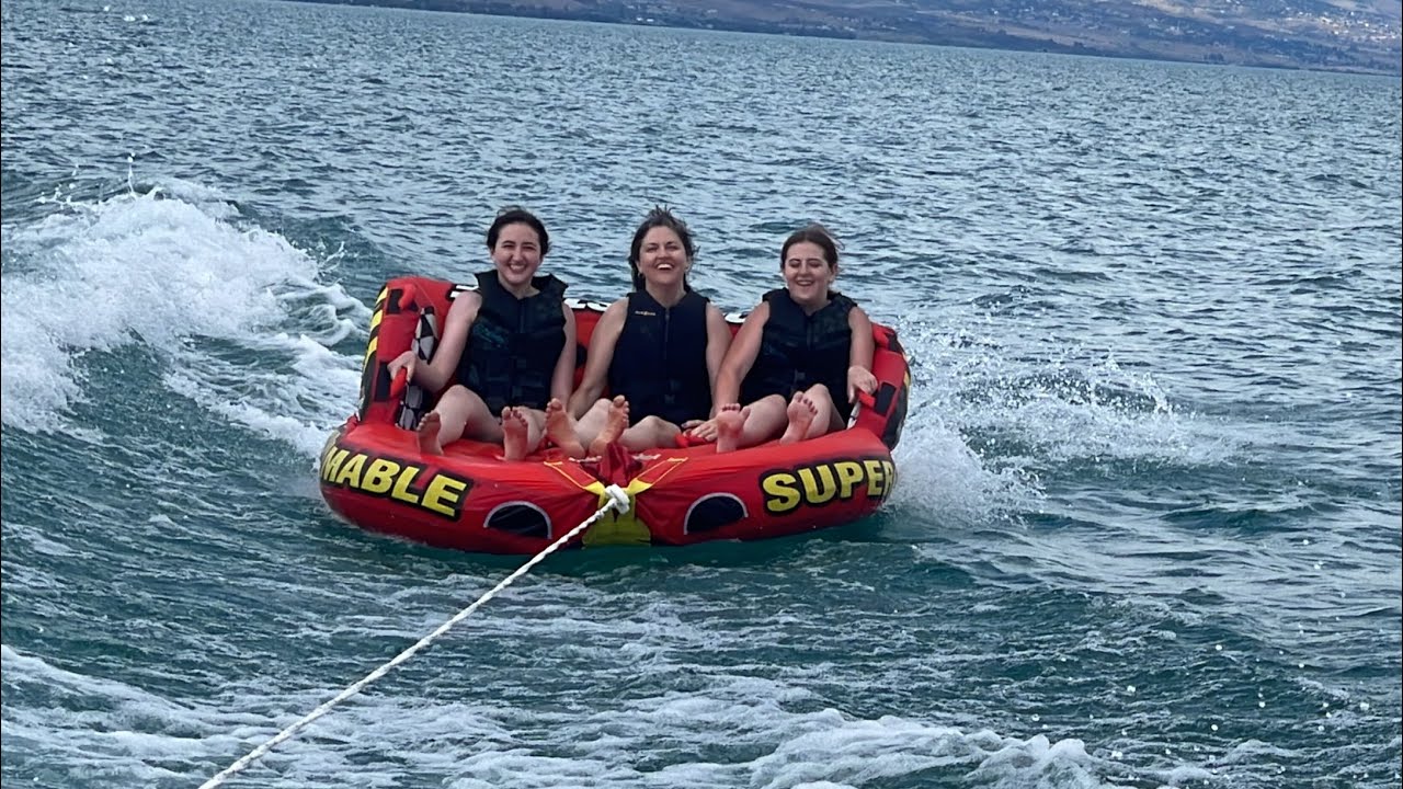 Fun tube ride turns hilarious when mom won’t stop screaming. - YouTube