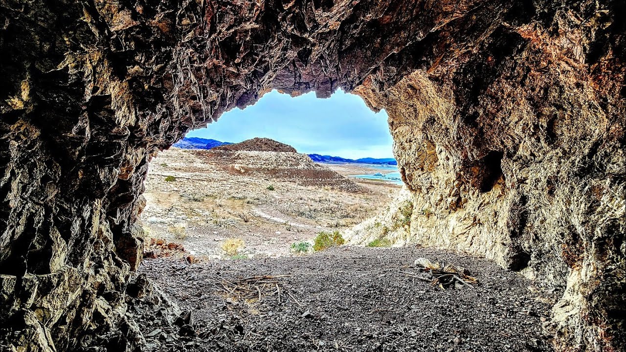 A Cave That Was Under Water And 2 Sunken Jet Skis - Lake Mead - YouTube