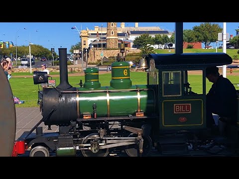 Semaphore mini steam engine / train / buhay Australia - YouTube